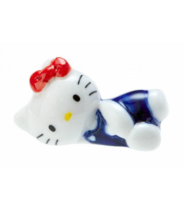 Hello Kitty at the Kitty Shop (3)